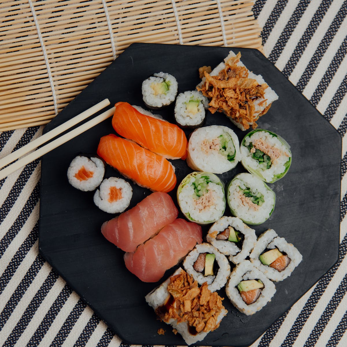 Sushi Guide: A Beginners Guidfe For Mastering Sushi